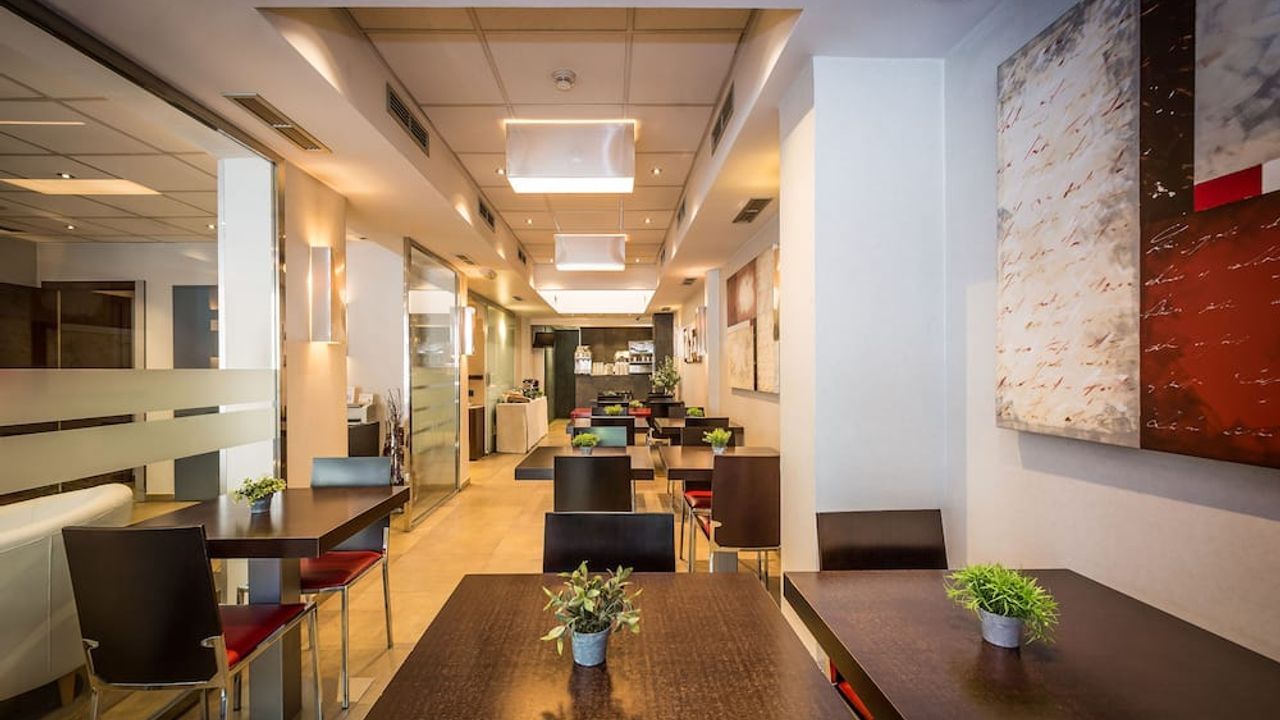 Sm Hotel Sant Antoni, Barcelona ab € 137 | Checkfelix